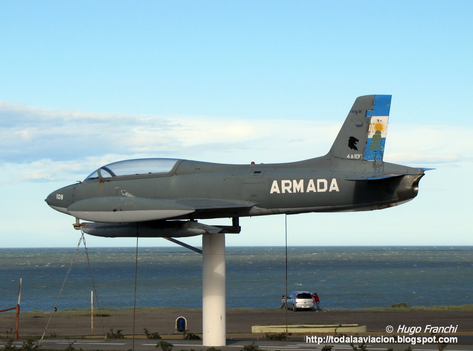 TODA LA AVIACION - MALVINAS ARGENTINAS - : AerMacchi monumento en Río ...