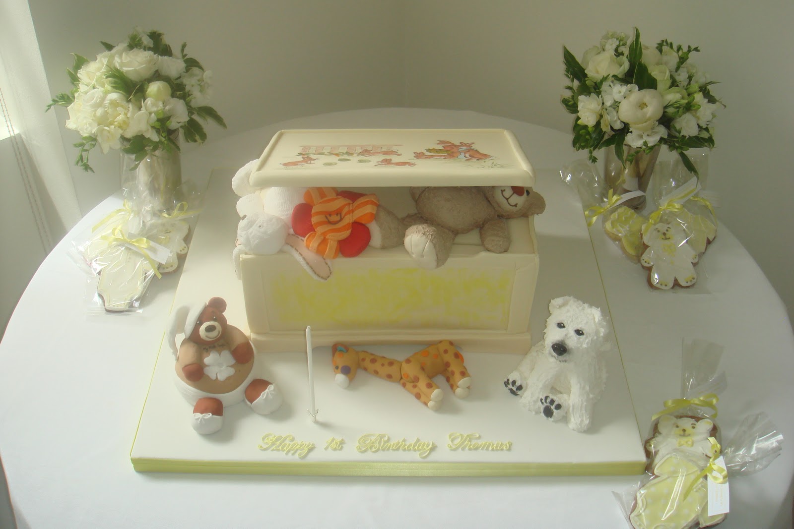 Boo Lee Scrumptious Bespoke Cake Design: Cake Designs
