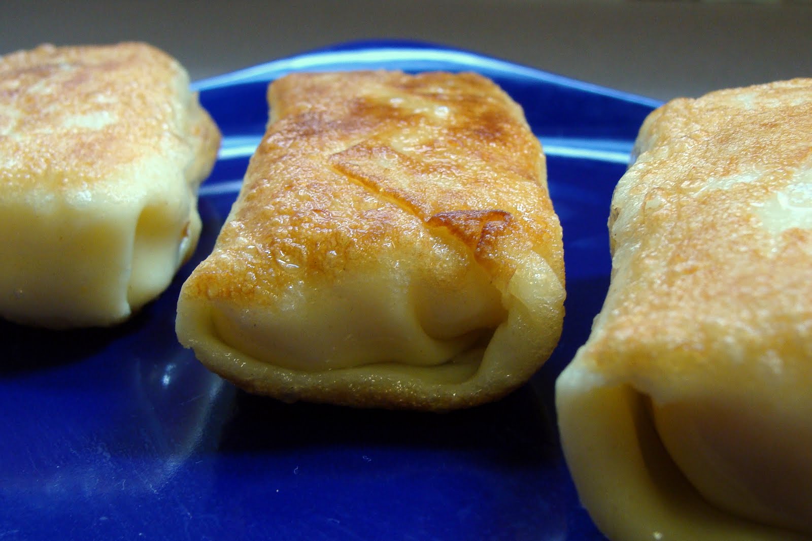 Cantstopbaking: Something yummy....cheese blintzes