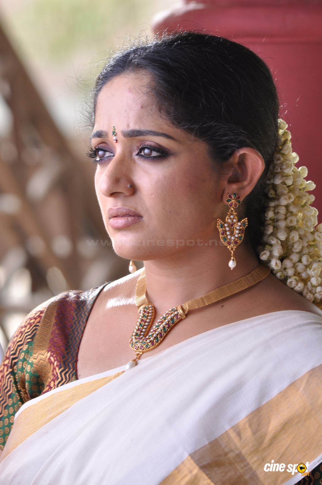 kavyamadhavan Photos Kavya Latest news: Kavya madhavan In Kerala Saree