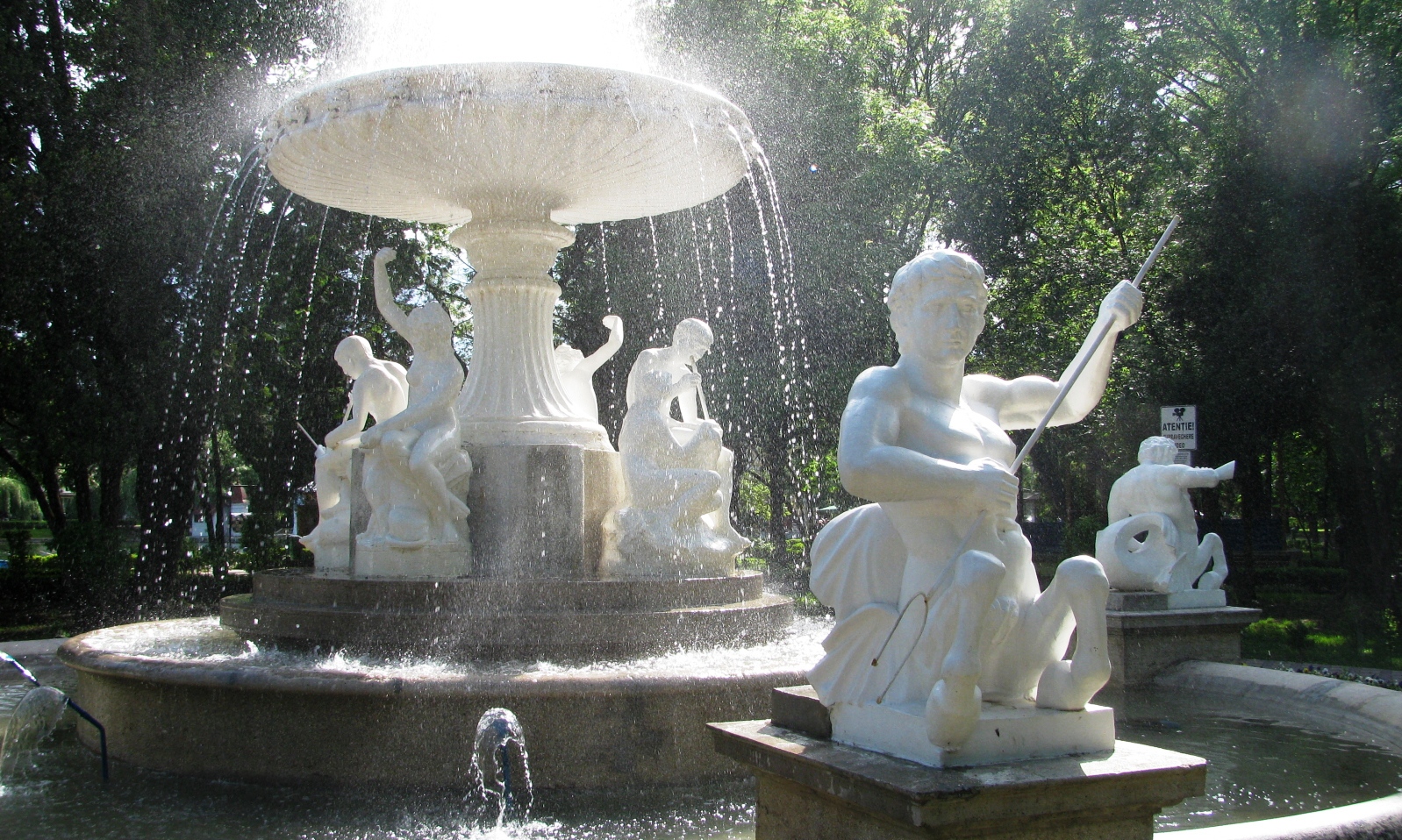 ROMANIA: A. C. FOTOBLOG: Statues in Central Park, Cluj-Napoca