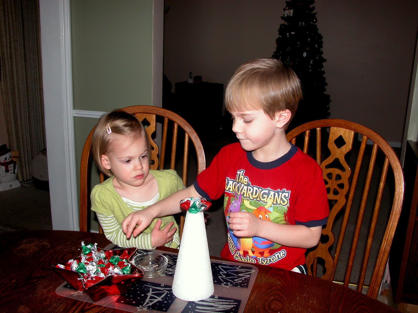 Raising Leafs: Make It Monday: Hershey Kissmas Tree