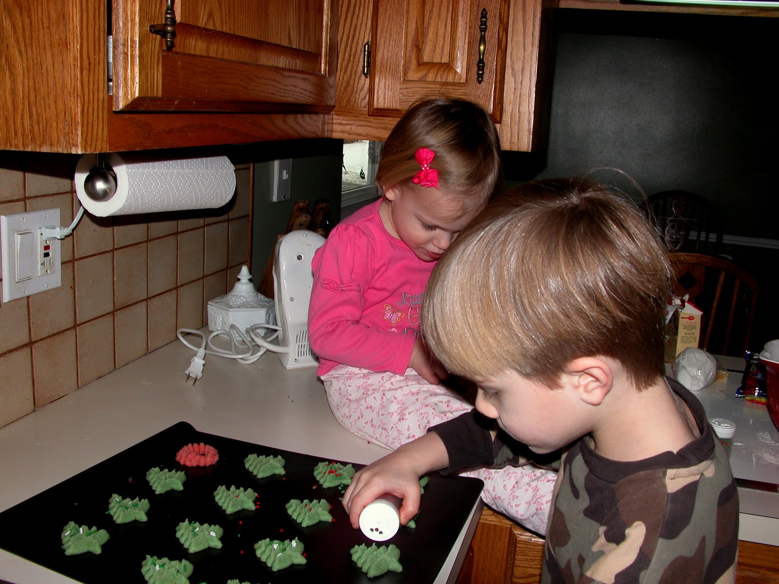 Raising Leafs: Tasty Tuesday: Christmas Baking