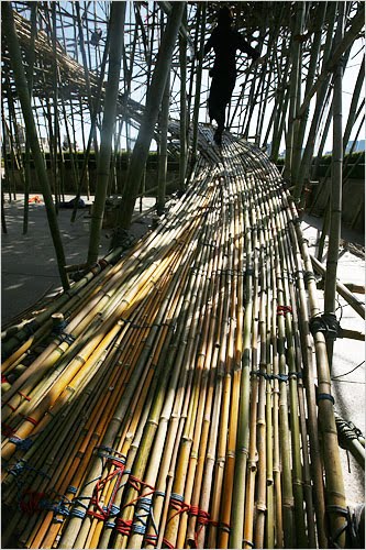THOUGHTS ON ARCHITECTURE AND URBANISM: Bamboo Installation atop the ...