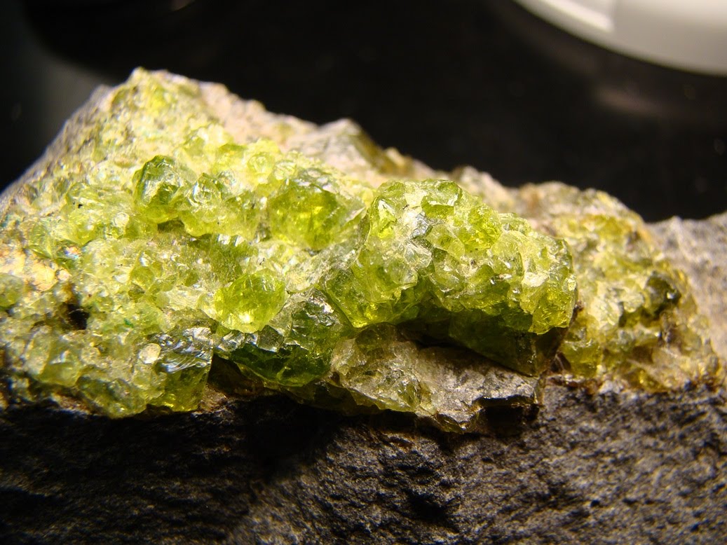 What causes rocks to be such a wide variety of different colours ...