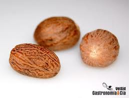 Flores y Especias de mi Jardín: La Nuez Moscada