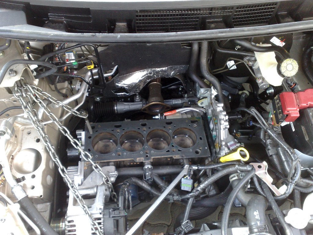 Nissan Livina. Ele acaba com a sua vida.: Foto Livina motor aberto ...