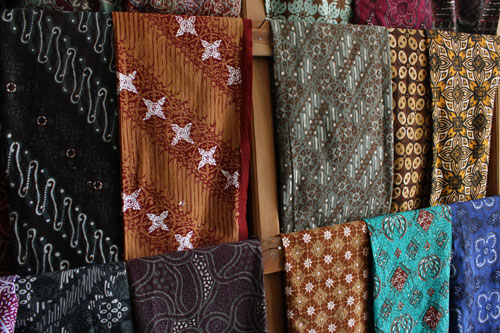 Indonesia Tourism: Batik : Traditional Fabric of Indonesia