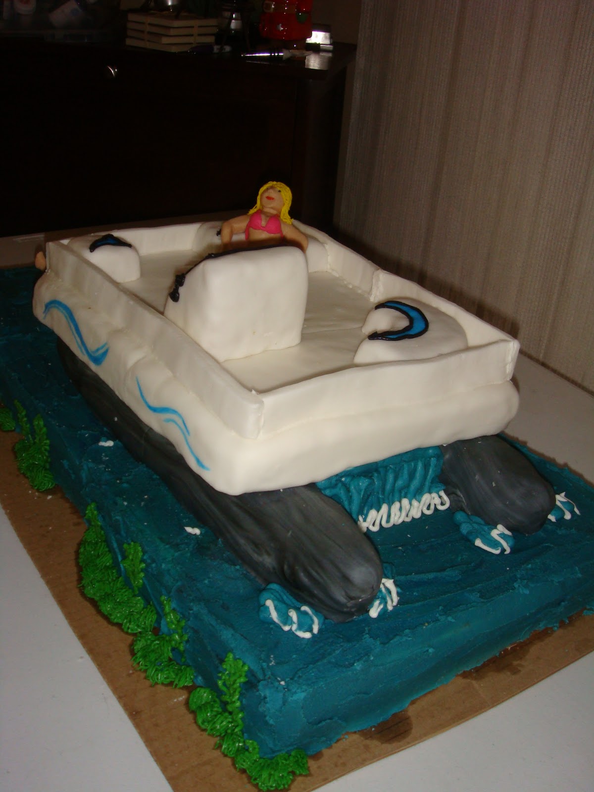 HotCakes: Delta Pontoon/Party Boat Cake