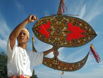 HARGAI WARISAN BUDAYA MALAYSIA: Permainan Tradisional - Wau dan Layang ...
