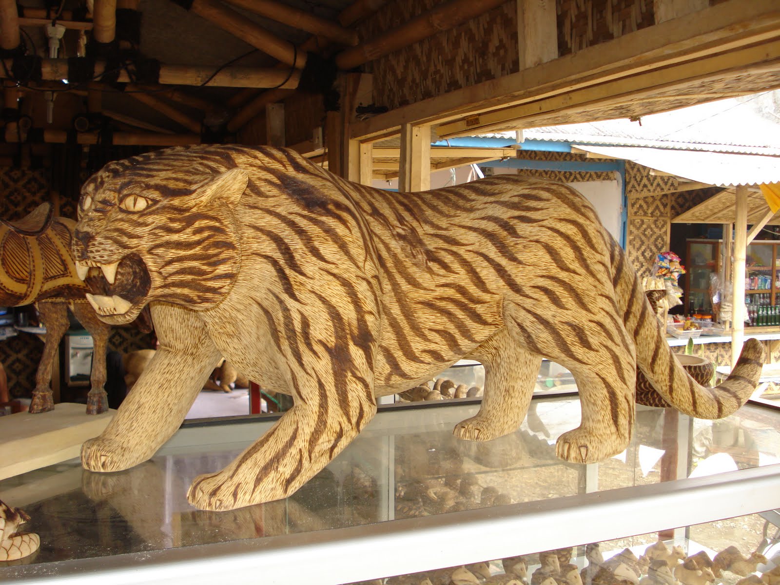 WOOD CARVING: Tiger A1