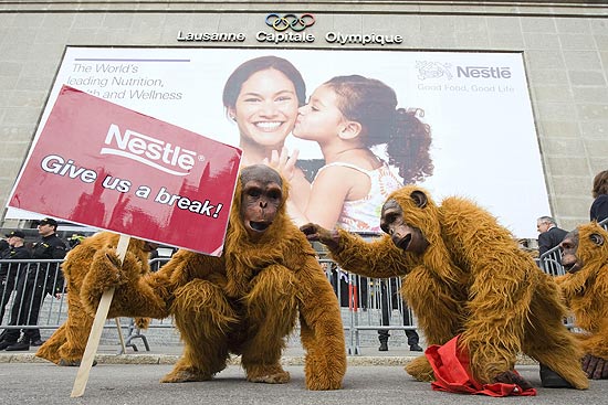 LabBio Escola: Greenpeace protesta contra Nestlé