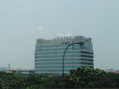 Photo | Foto - Diverse Scenes: Cyber Building