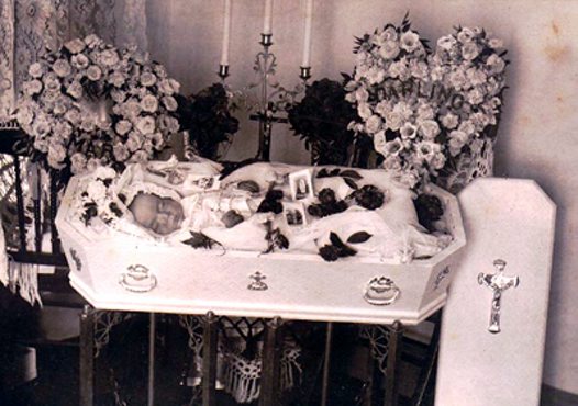 Early Post Mortem Photography: Dead Baby
