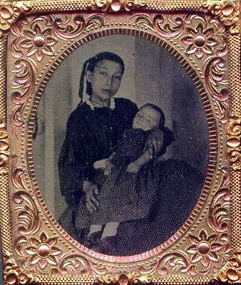 Early Post Mortem Photography: Dead Baby With Sister