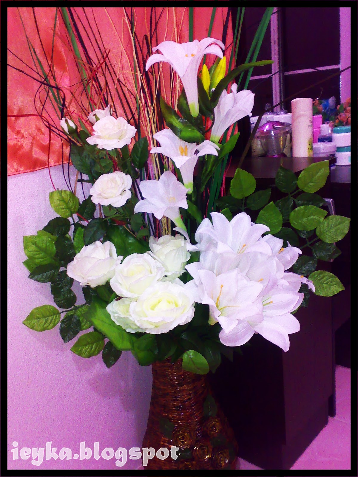 Ieyka Si Pimgu: BUNGA LILY PUTIH & BUNGA ROSE PUTIH