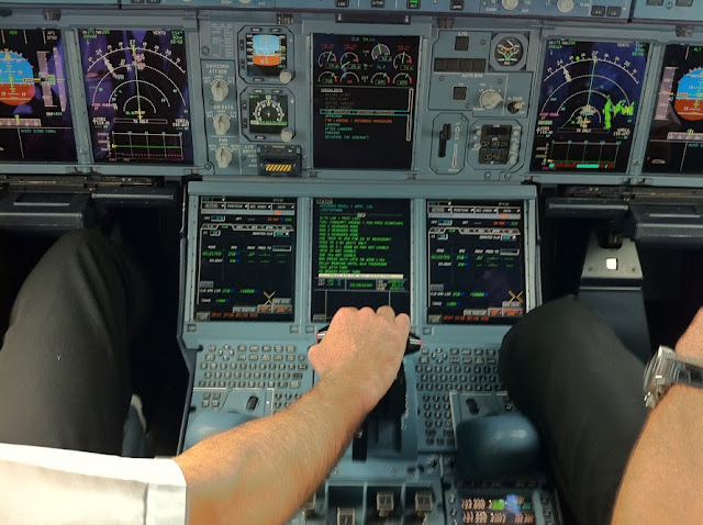 Aviation Troubleshooting: Qantas Flight QF32 - Captain David Evans ...