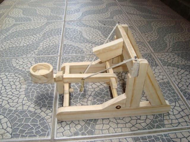 Projeto De Catapulta De Madeira