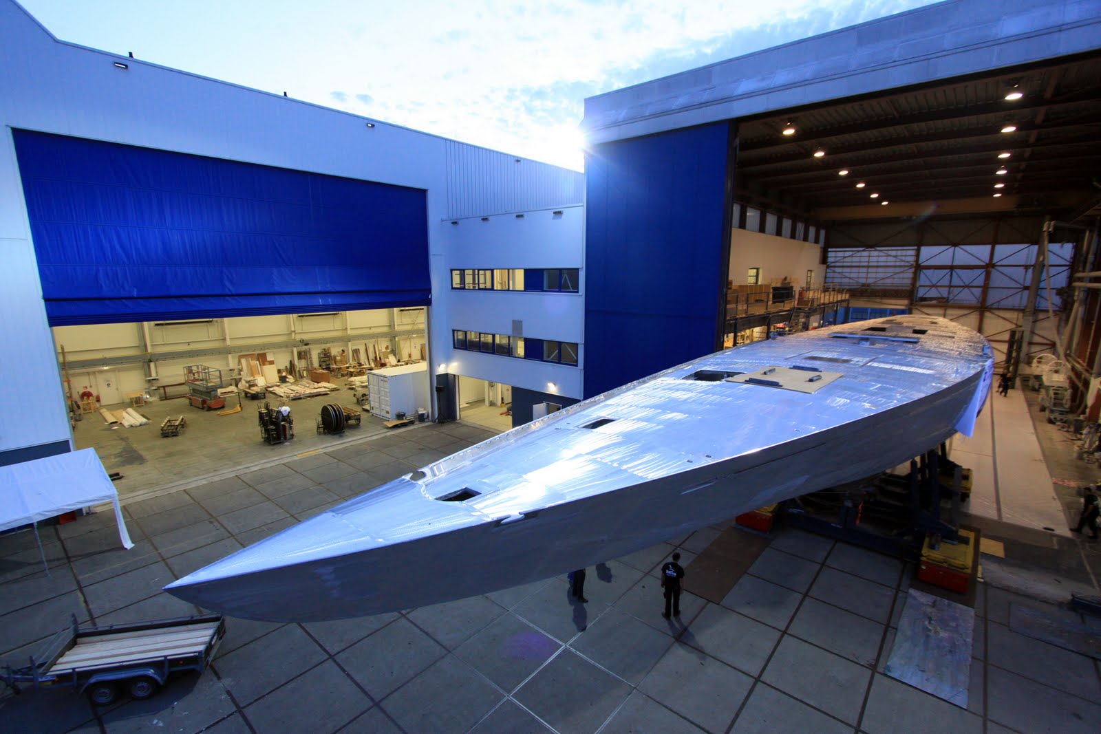 J Class Yachts - Latest News: Rainbow JH2: Transported to Holland Jachtbouw