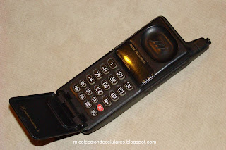vintage mobile phone: #93 Motorola MicroTac Ultra Lite Classic Gold Edition