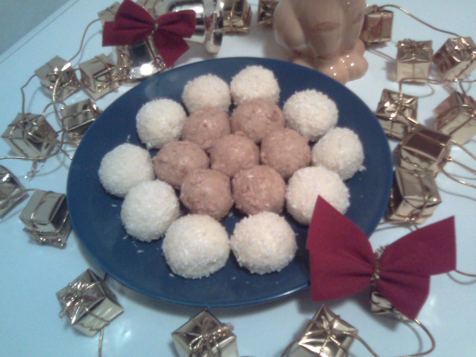 Retete gustoase si garnisite: Bomboane "Raffaello"