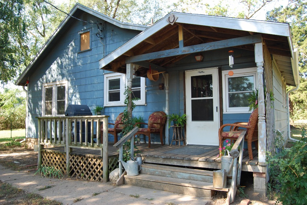 .Lilac Lane Cottage: Our Old Back Porch