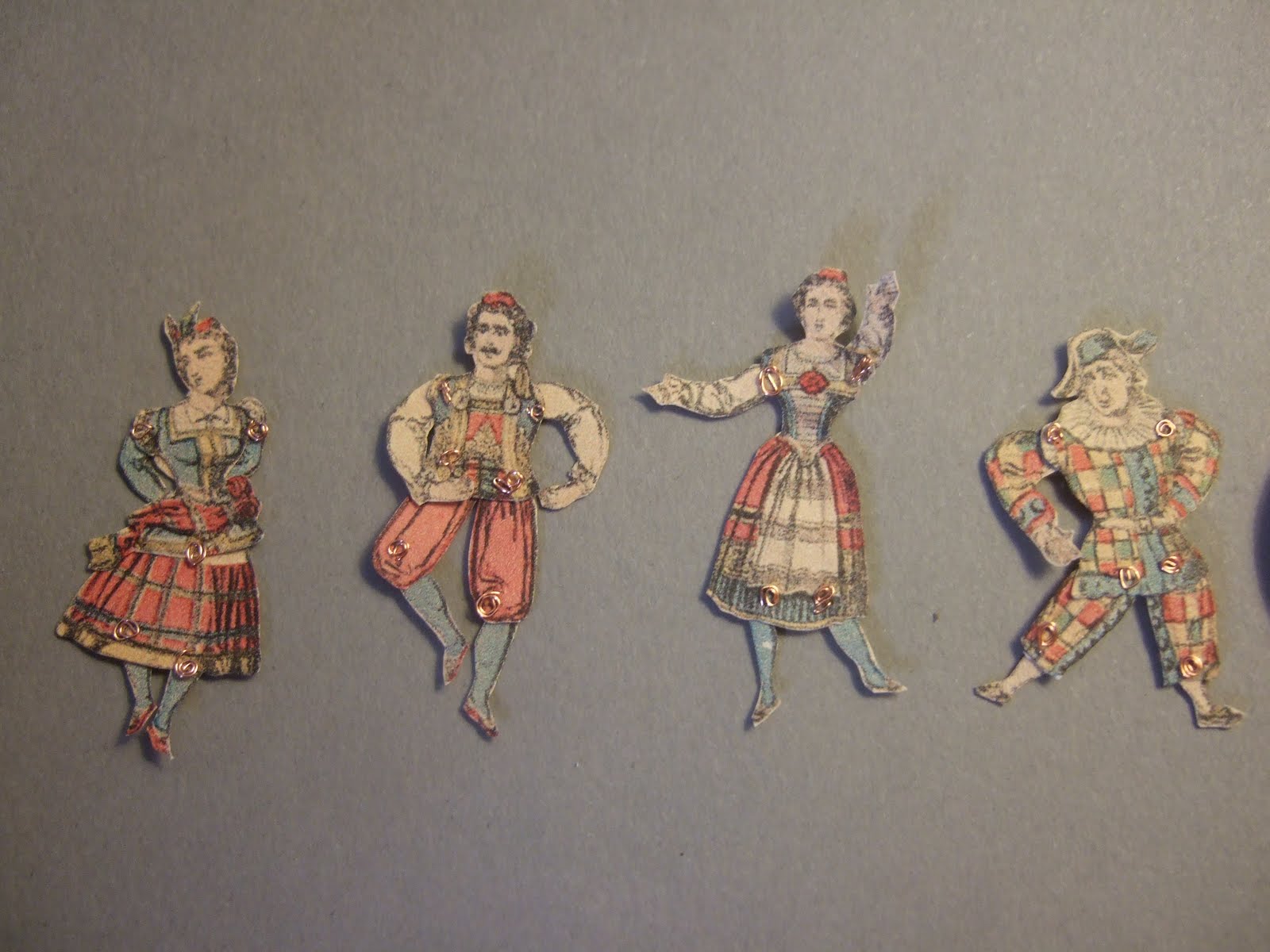 Wasting Gold Paper: Dancing Dolls