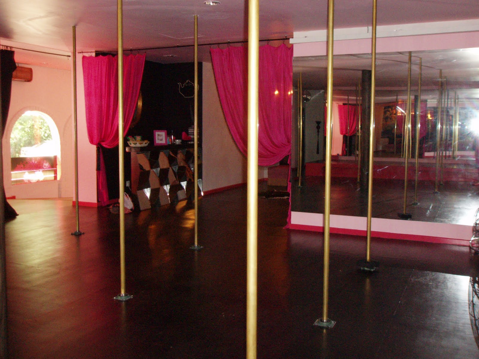 Maple Loo: Malaysia's Premiere Pole Dance School