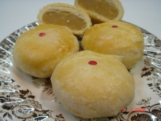 Yochana's Cake Delight! : Baked Green Bean Paste Pastry