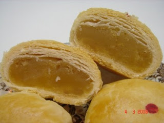 Yochana's Cake Delight! : Baked Green Bean Paste Pastry