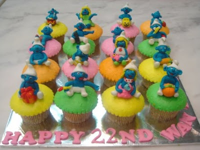 Yochana's Cake Delight! : Smurf Cupcakes