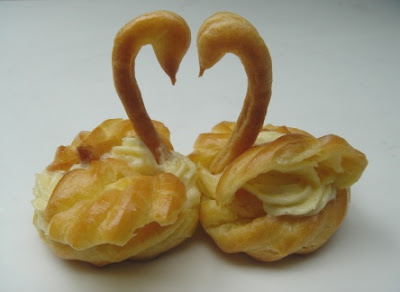 Yochana's Cake Delight! : Swan Choux Pastry