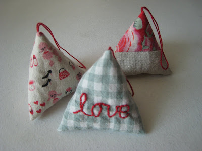 chick chick sewing: How to make a pyramid sachet 三角サシェ作り方