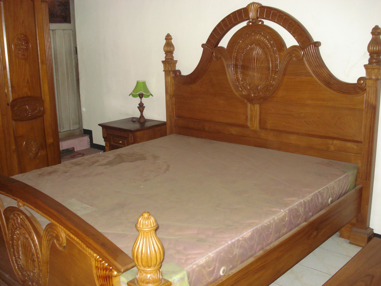 AYUJATI FURNITURE: Katil