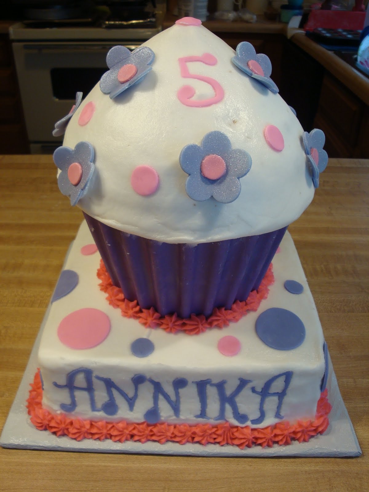 Michelle's Kitchen Creations: August Cake Orders