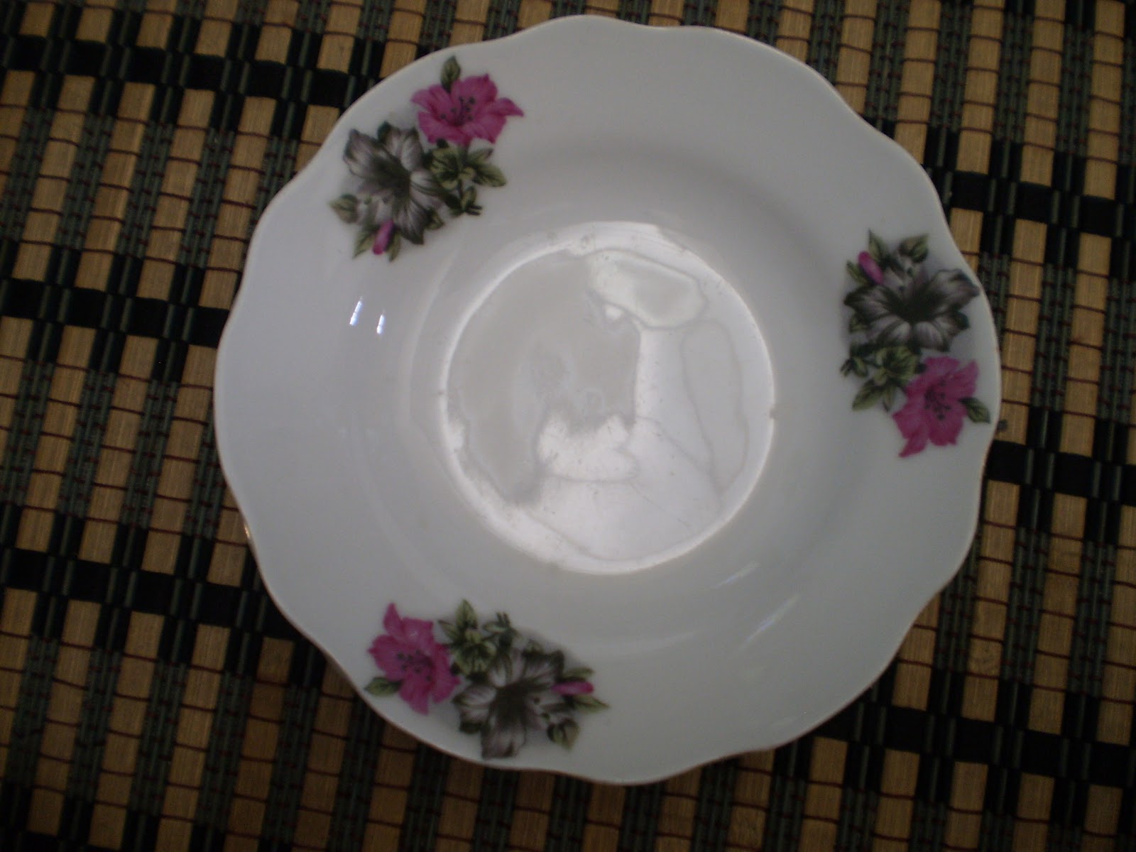 Zaitun Antique Corner: Pinggan sambal Bunga Kangkung