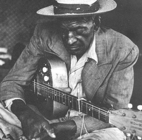 Hoosier : Sleepy John Estes 1899 or 1904 - 1977