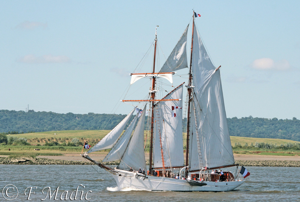 Voiliers à 2 mâts (voiles auriques ou carrées): BELLE POULE et ÉTOILE