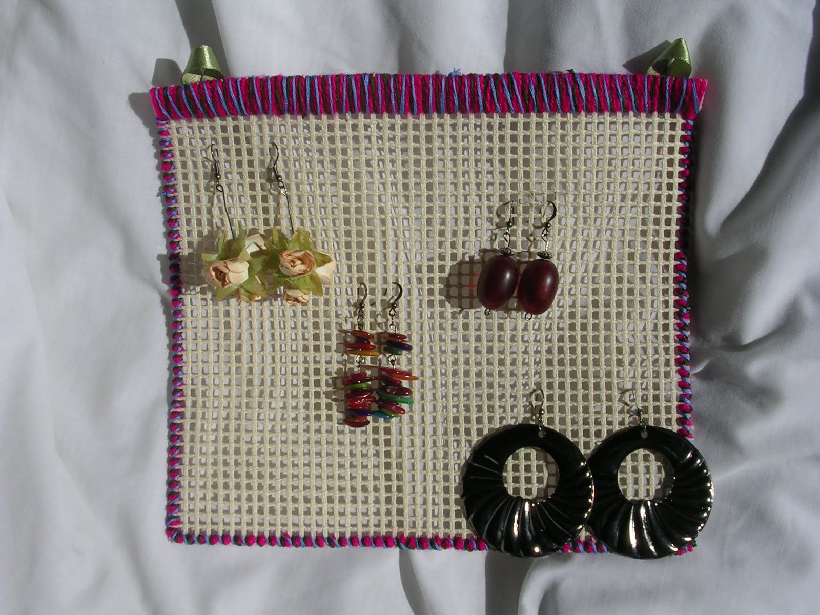 Accesorios Catalina: Colgador de aros $3,000 - Prendedor $2,000 ...