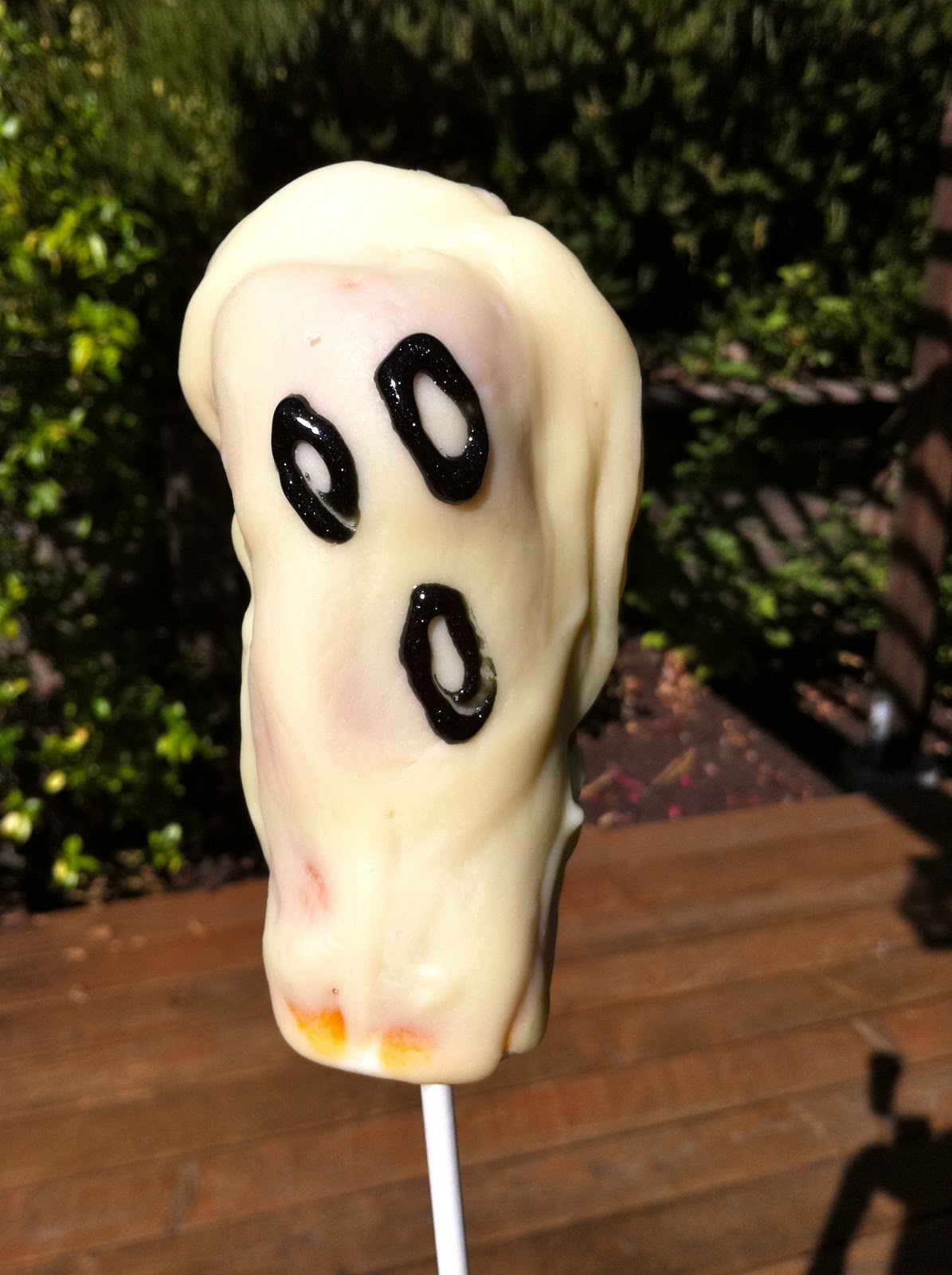 Eat Their Words: Ghosts in the House! - Marshmallow Ghost Pops