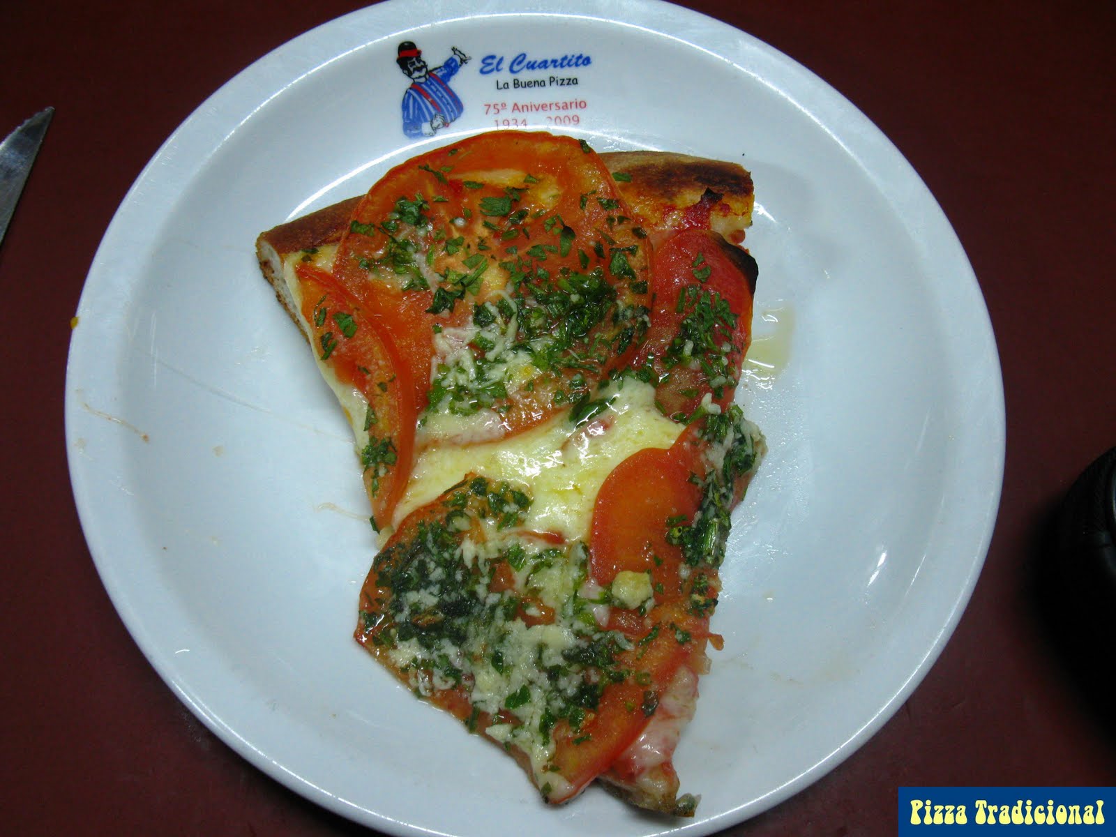 Pizza Tradicional: El Cuartito.