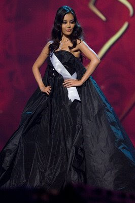 Sun Lee rocks Evening Gown Presentation show · K-POPPED!