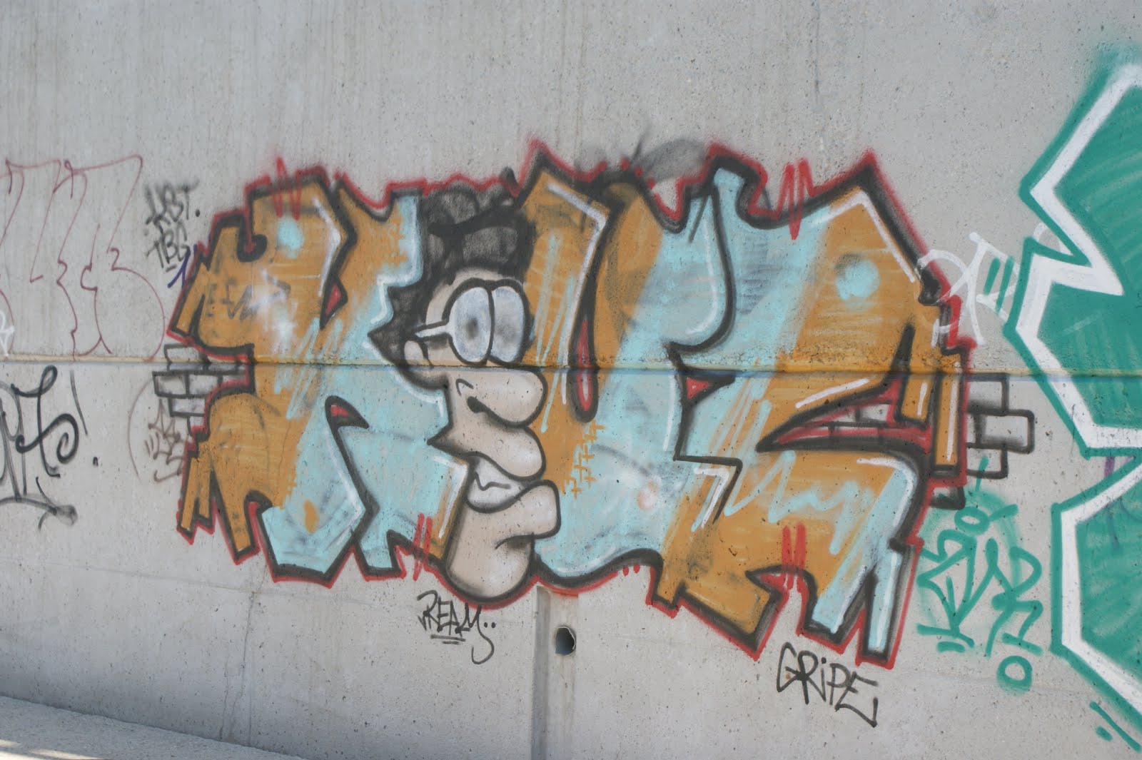 Have genes will travel: Friday Photo Shoot Out: Graffiti