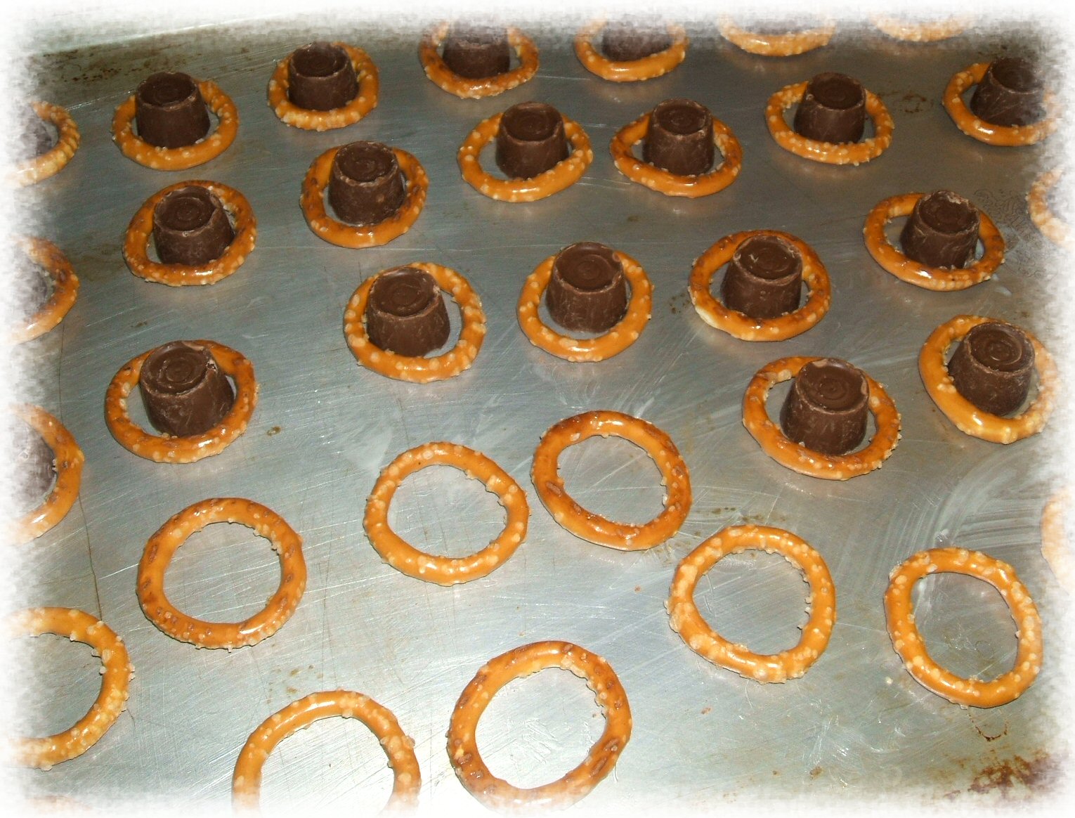 Mom's Time: Rolo pretzel rings