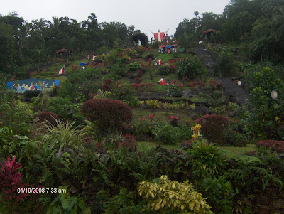 Bromoki: Lucban Quezon grotto " Kamay ni Hesus"