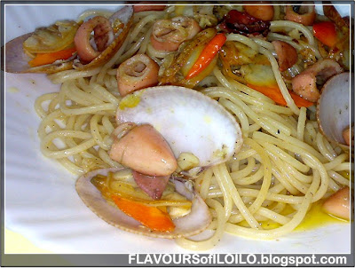 Seafood aglio y olio pasta