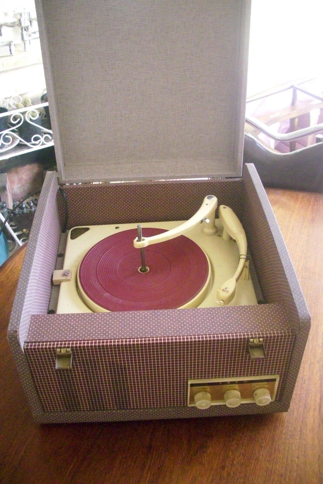 EKCO RECORD PLAYER sold