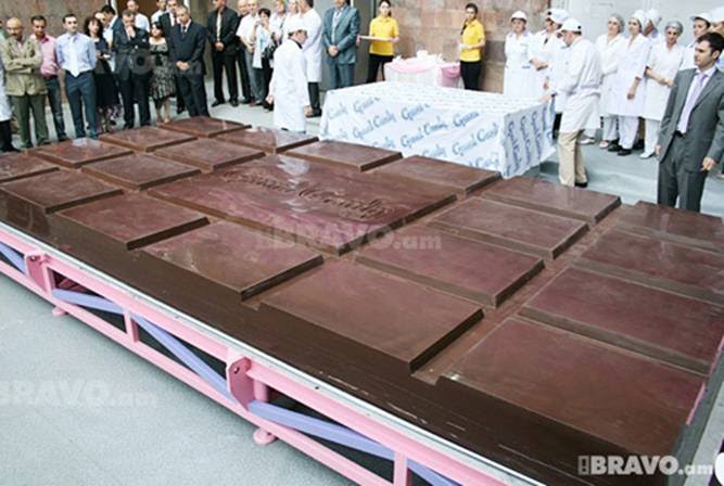 Amazing Stuff: World Largest Chocolate