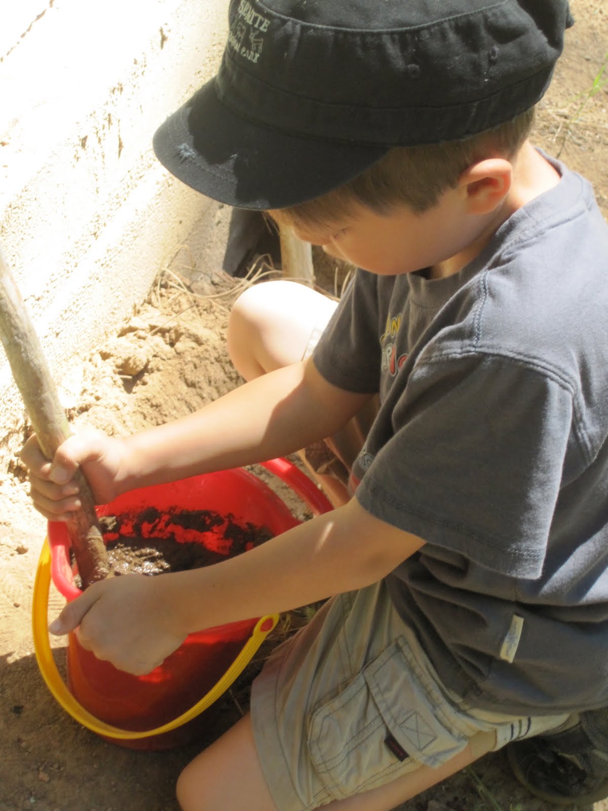 Fun Friday: Make Mudcakes - GoExploreNature.com
