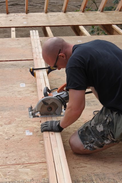 TNT Builds: How to construct your building eaves